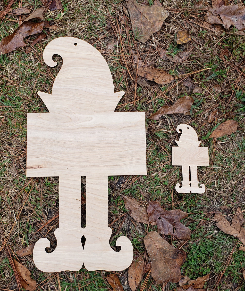 Elf with sign – B & C Custom Creations